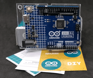 Arduino UNO R4 Minima vs. Arduino UNO R3: Was ist neu? - Technik Blog