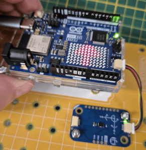 Arduino Plug and Make Kit: Richtungsanzeige mit Modulino Movement ...